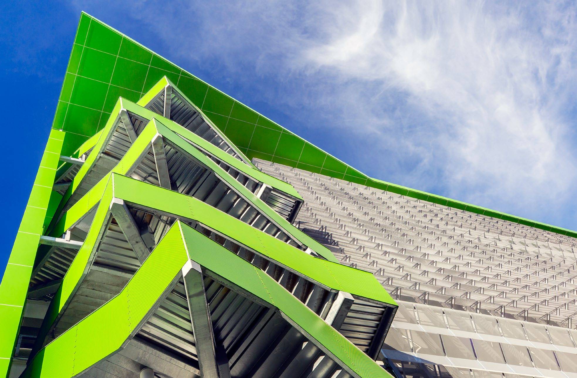 An Active and Dynamic Façade - Metal Architecture