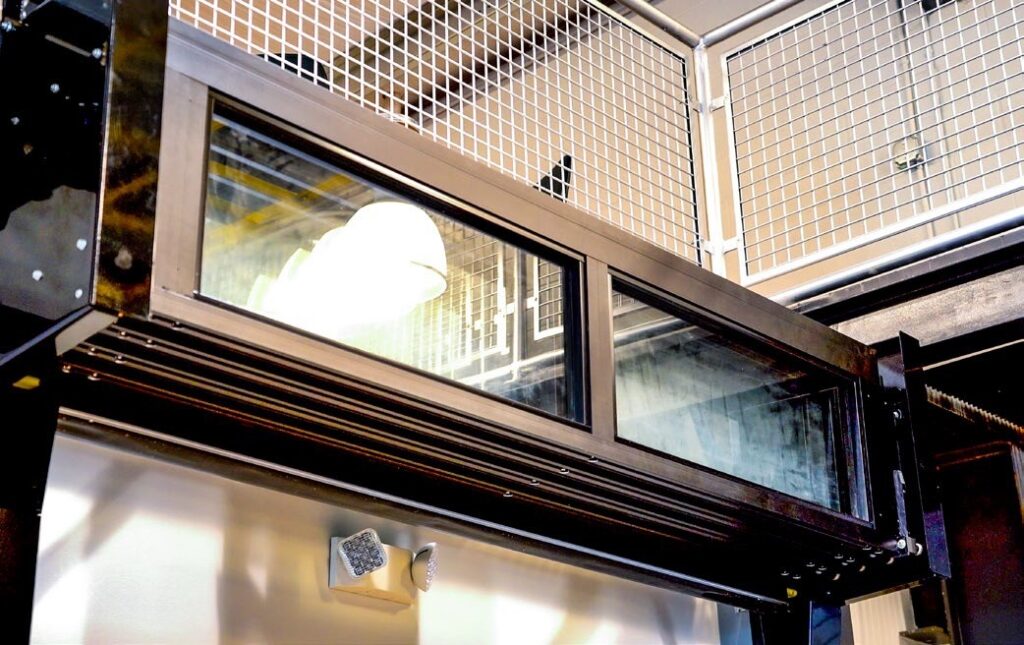 Overhead doors stack - Metal Architecture