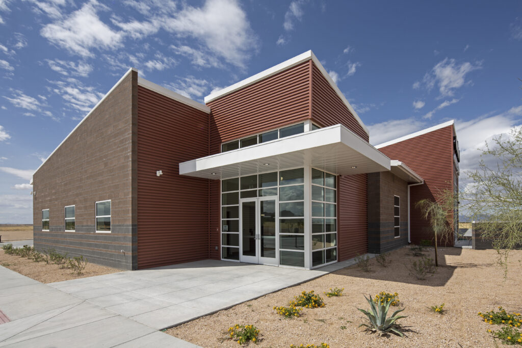 Dynamic Desert Design - Metal Architecture