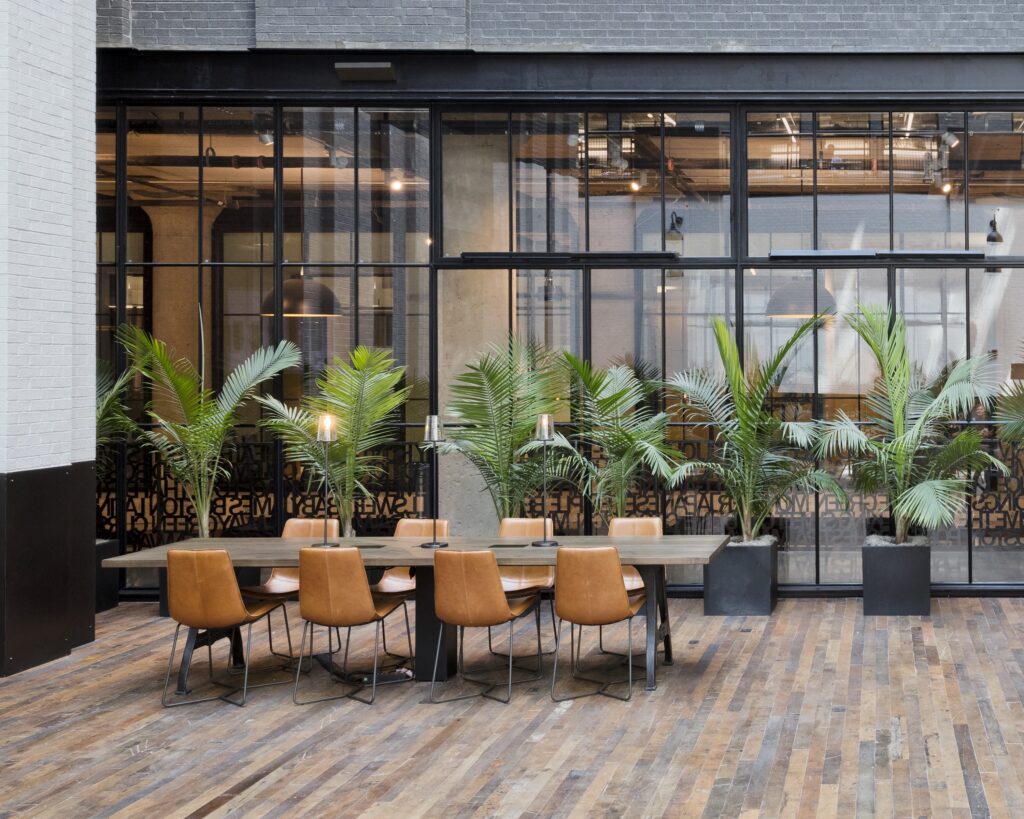 Windows replicate 1900s designs - Metal Architecture