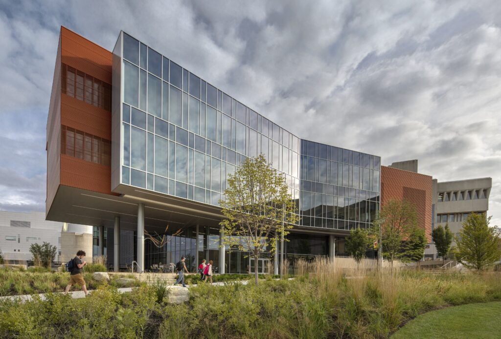 Innovative Health Innovation Center - Metal Architecture