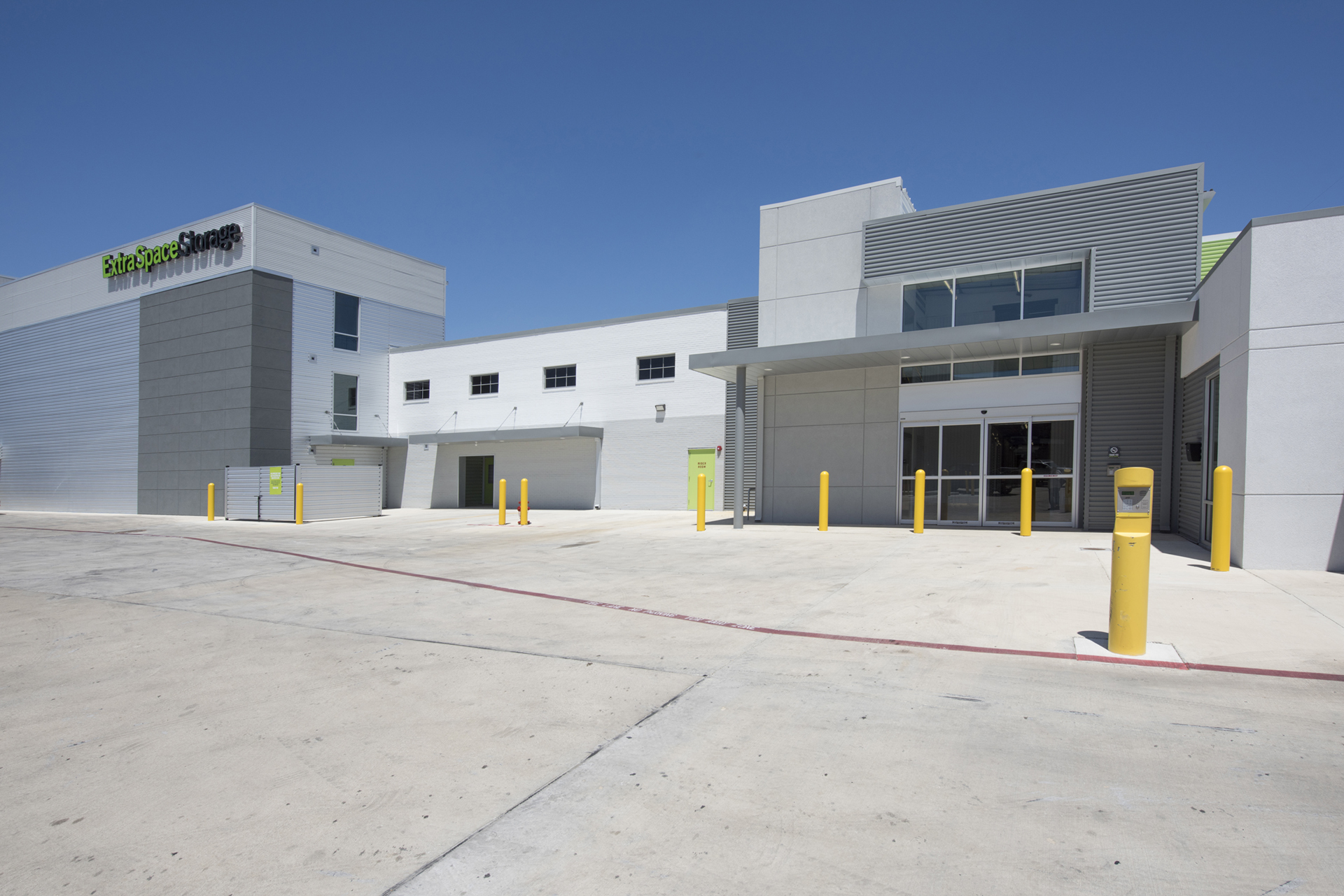Extra Space Storage facility, San Antonio - Metal Architecture