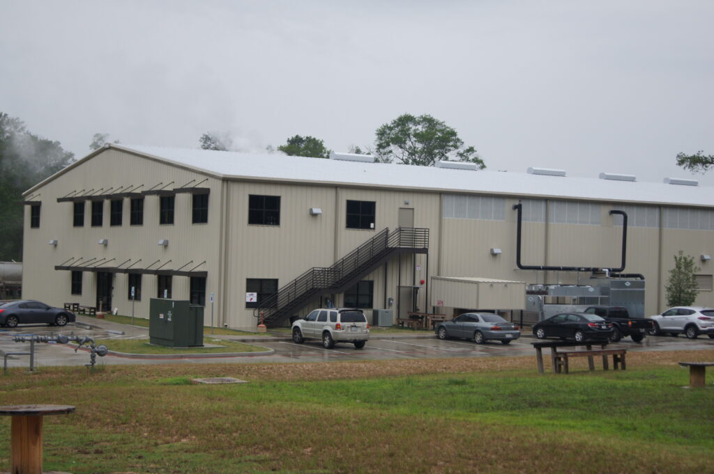 Metal building combines operations - Metal Architecture